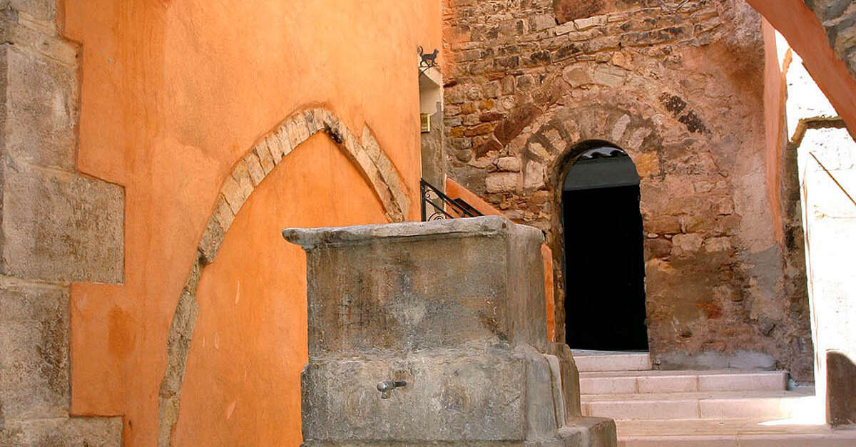 Fish Fountain (Cuers) | Provence-Alpes-Côte d'Azur Tourism