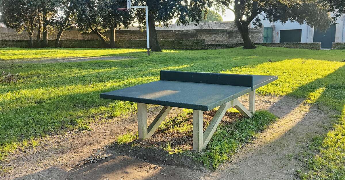 Table de ping pong (La Flotte) | Destination Île de Ré