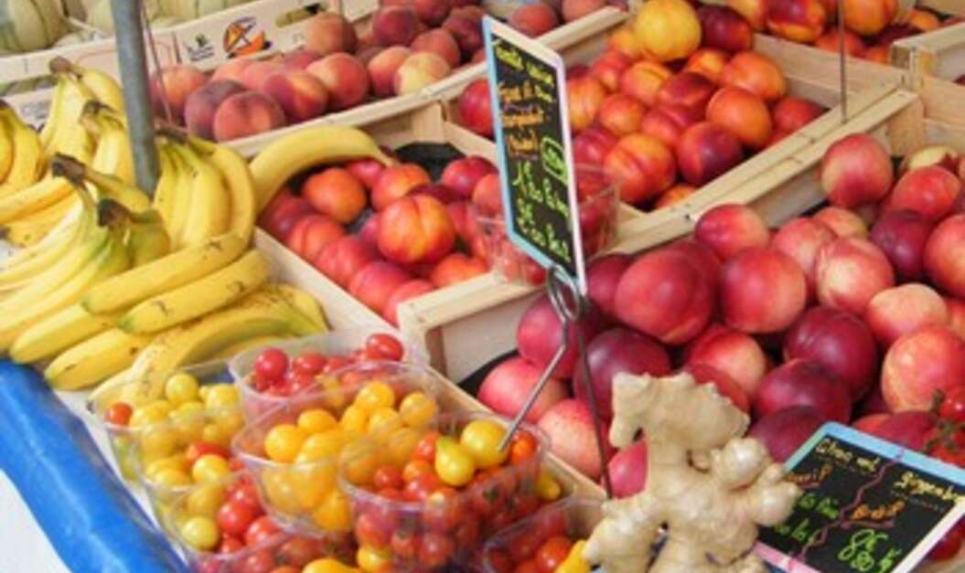 Street market in Saint-Jean-d'Angle - Saint-Jean-d'Angle | Office de ...