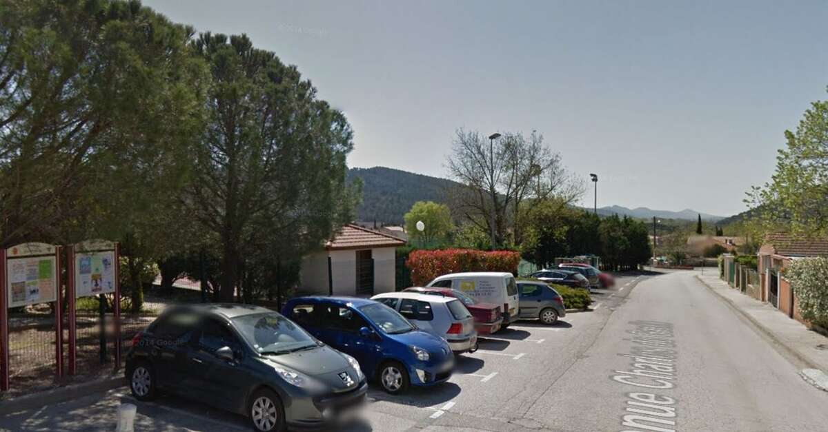 Parking Jardin de La Liberté (Pierrefeu-du-Var) | Provence-Alpes-Côte d ...