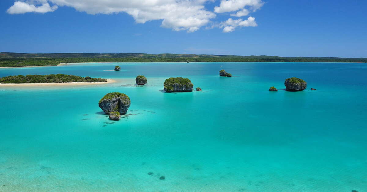 Plage de la baie d’Upi (Île des Pins) | Nouvelle-Calédonie Tourisme ...