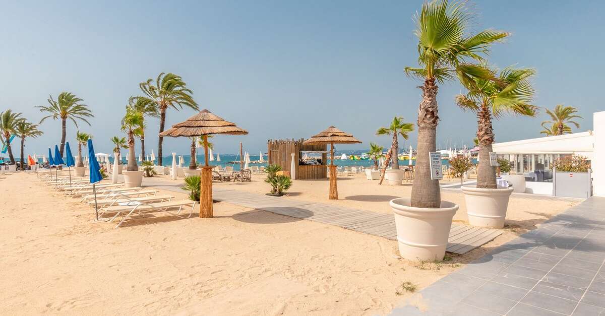 Bay Star Beach & Lounge (Saint-Laurent-du-Var) | Provence-Alpes-Côte d ...