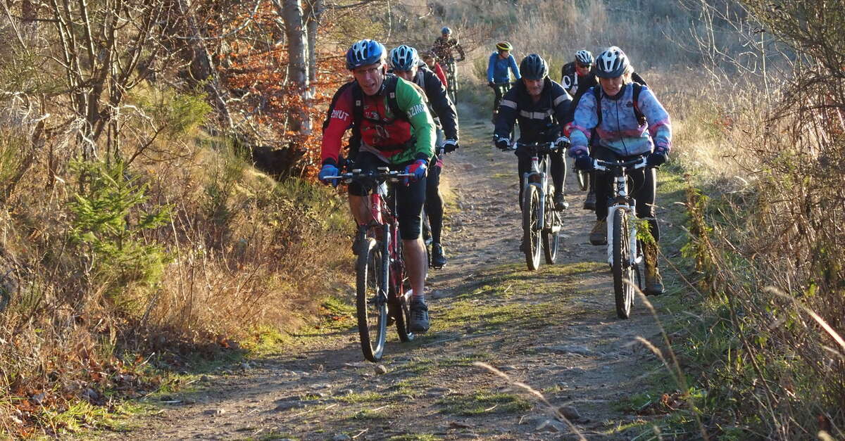 Entre Ruillat et Pralong – circuit VTT en Forez (Champdieu) | Loire ...