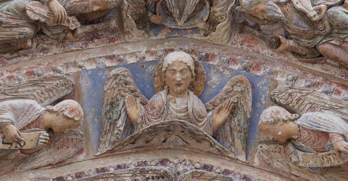 Visit the cathedral portal (Angers) | Destination Angers