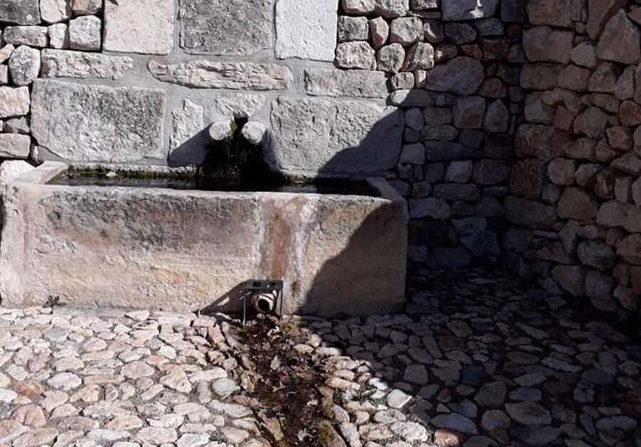 Font Castellan Fountain and washhouse (Bauduen) | Provence-Alpes-Côte d ...
