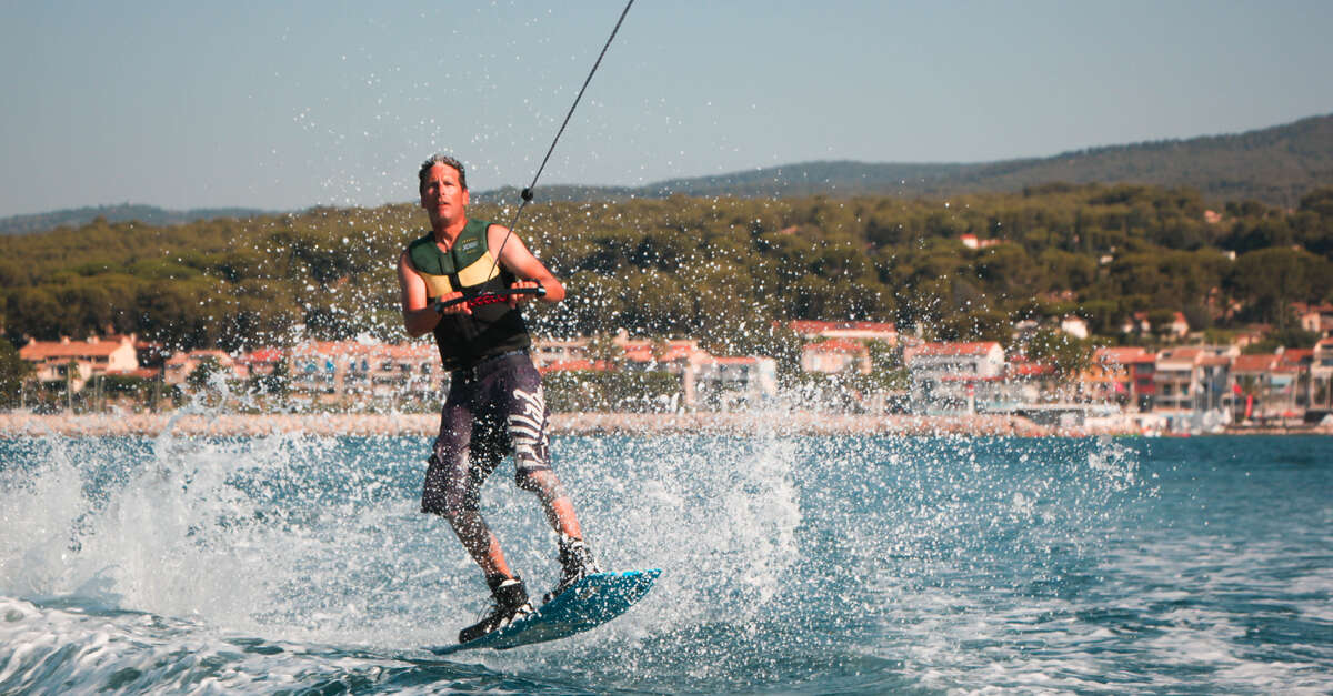 Ski nautique, monoski ou wakeboard – Wake sensation (Saint-Cyr-sur-Mer ...
