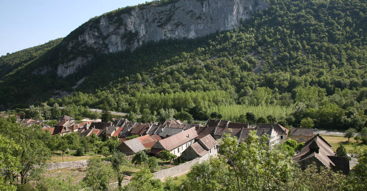 Patrimoine du village de Rossillon (Rossillon) | Office de Tourisme ...