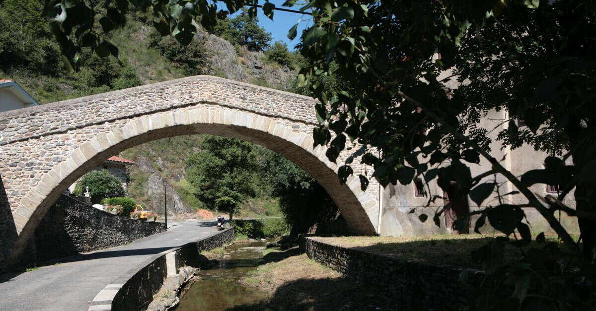 Parcourir les sentiers de Chagnon – Les Echèdes (Chagnon) | Loire Tourisme