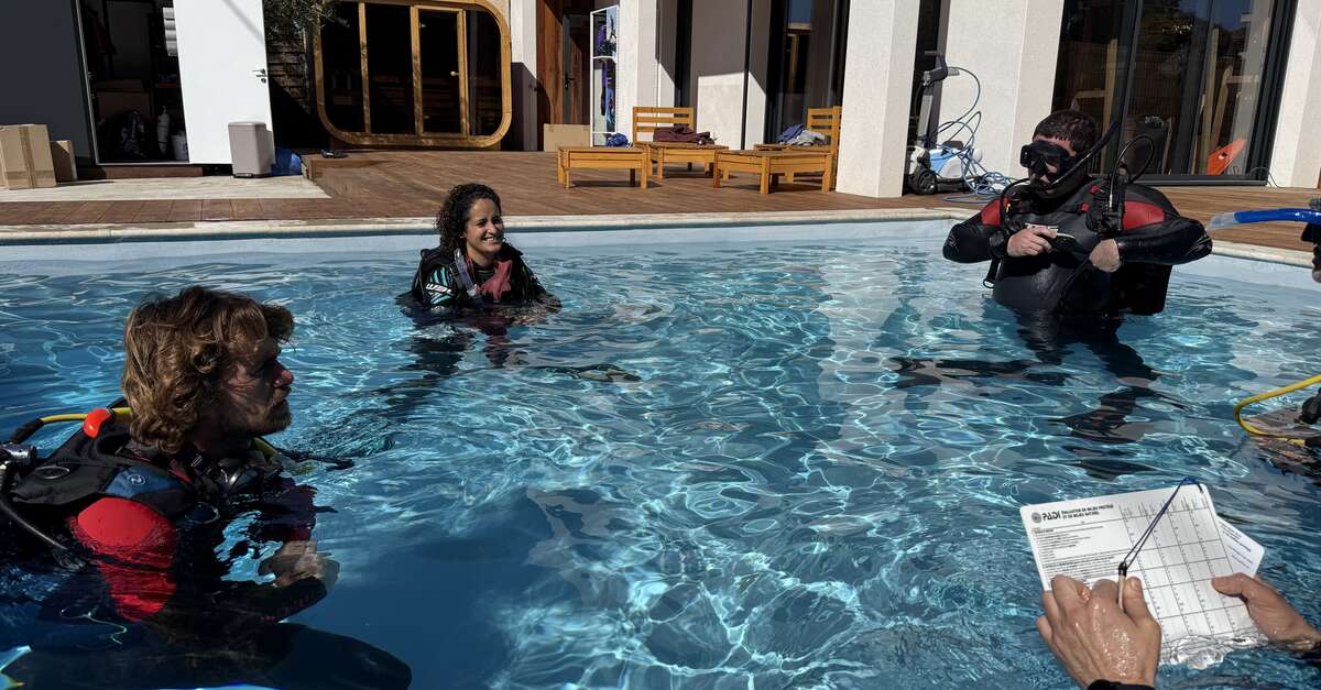 Initiation de la plongée en piscine avec Aqualonde (La Londe-les-Maures ...