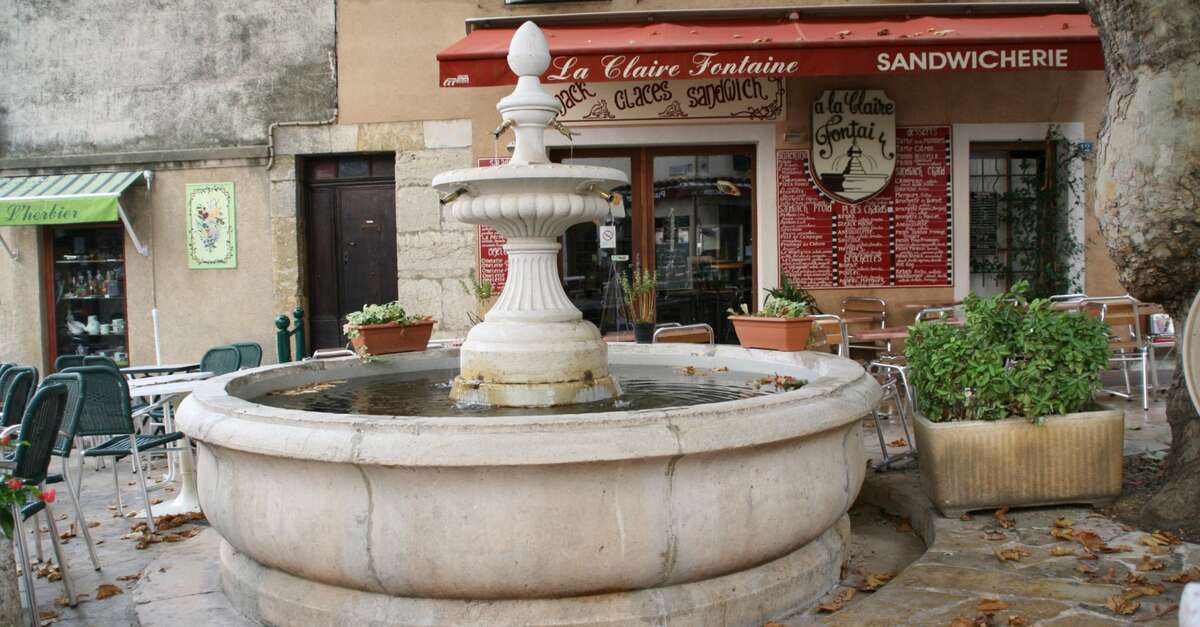 General Girard Place Fountain (Aups) | Provence-Alpes-Côte d'Azur Tourism