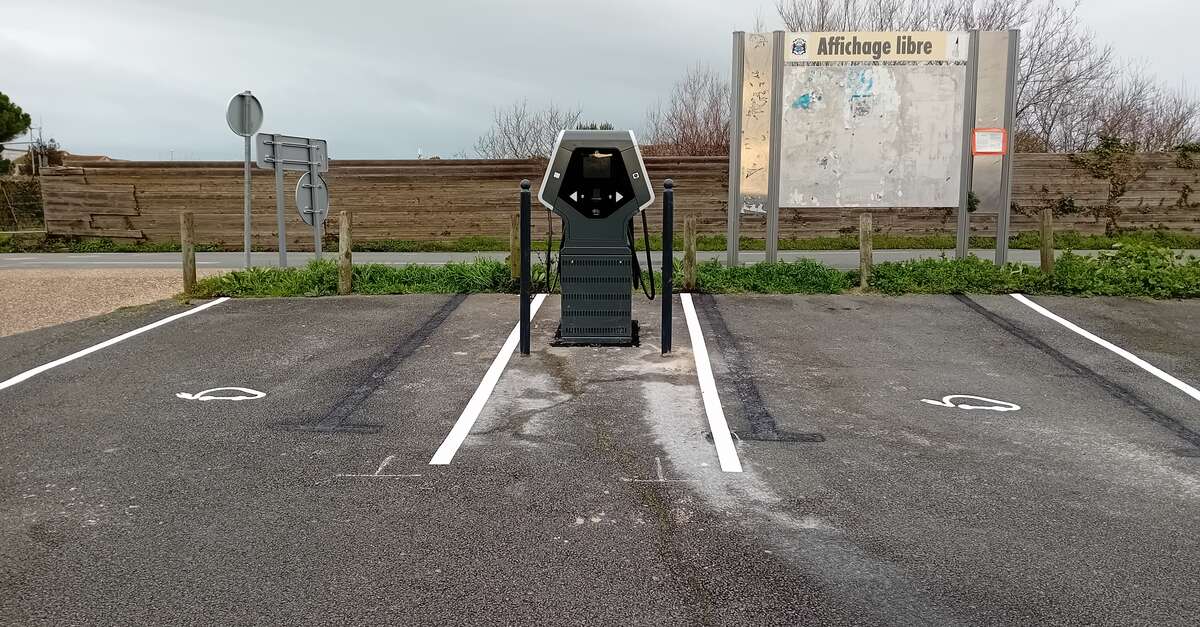 Electric car charging point in Ars-en-Ré – Parking of la Grange (Ars-en ...