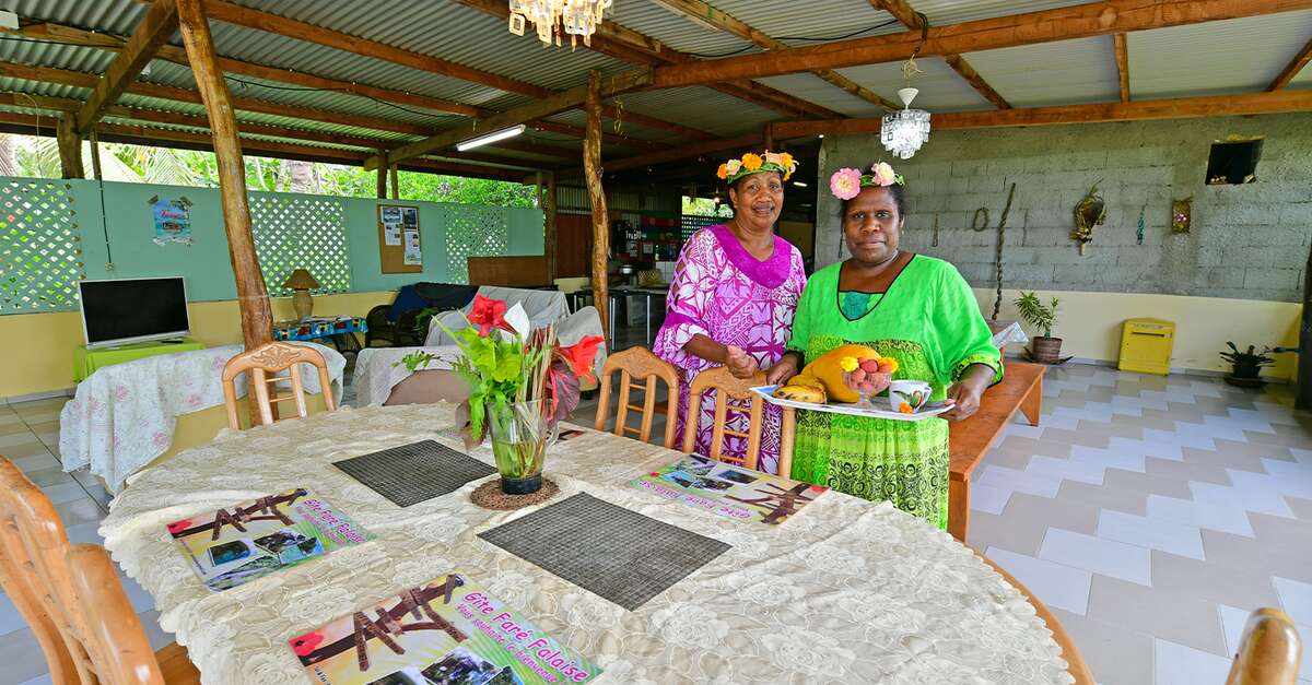 Faré falaise (Lifou) | Nouvelle-Calédonie Tourisme : Le site officiel ...