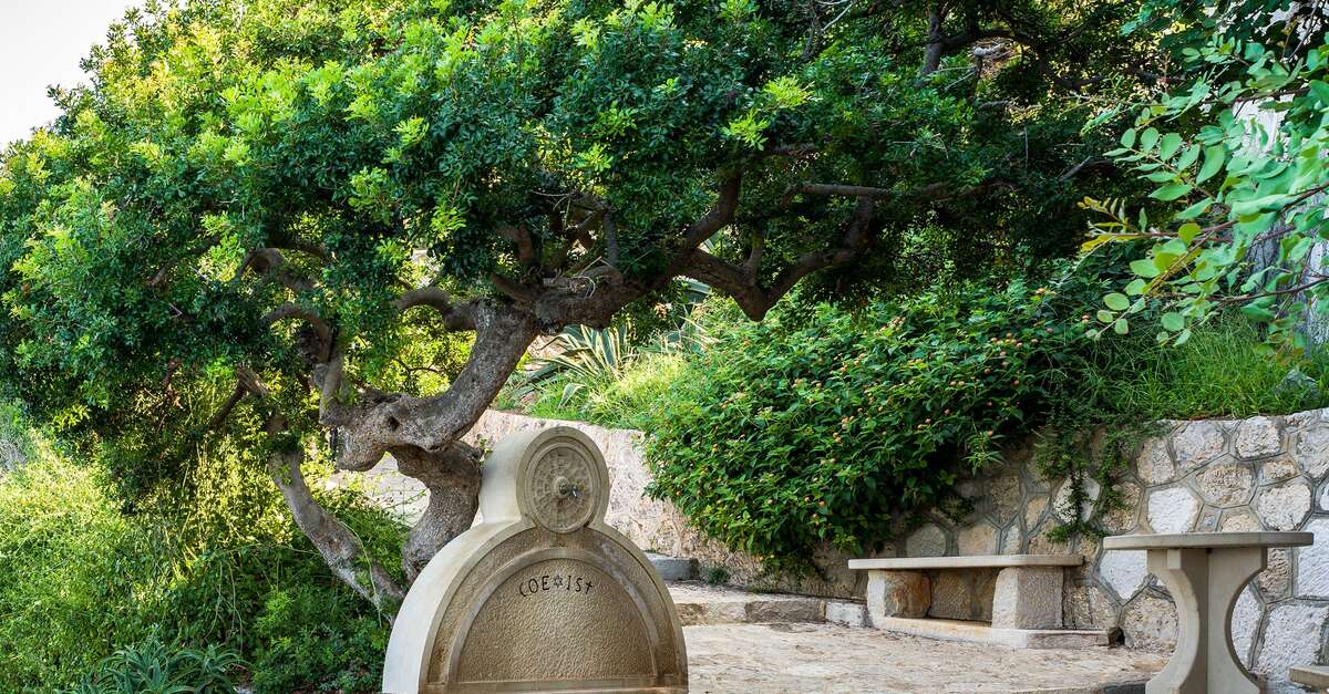 COEXIST fountains (lighthouse) (Saint-Jean-Cap-Ferrat) | Provence-Alpes ...