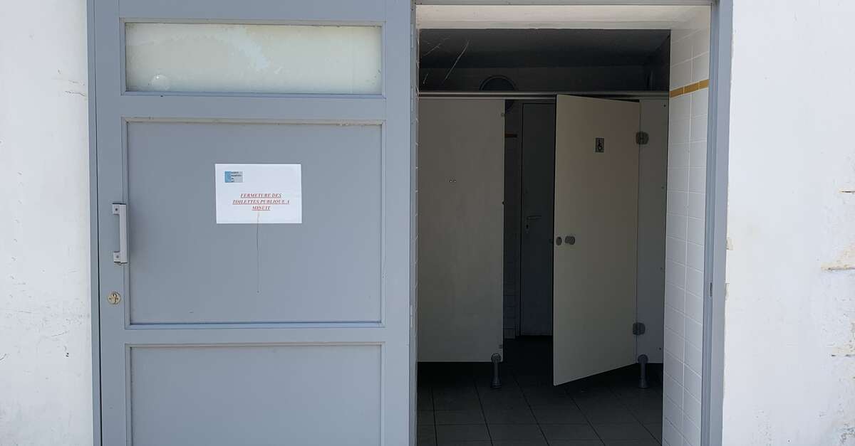 Public toilets at the port – Rue Emile Atgier (Saint-Martin-de-Ré ...