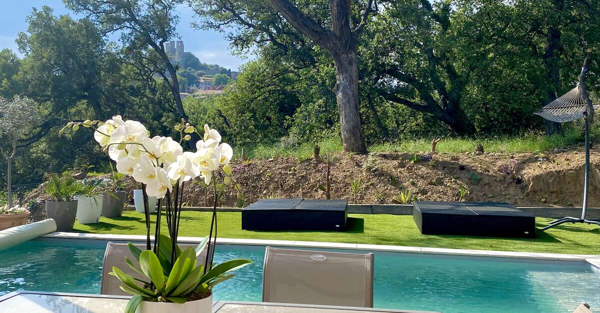 Mme MARRIE France- 4 bedroom house with swimming pool overlooking the ...