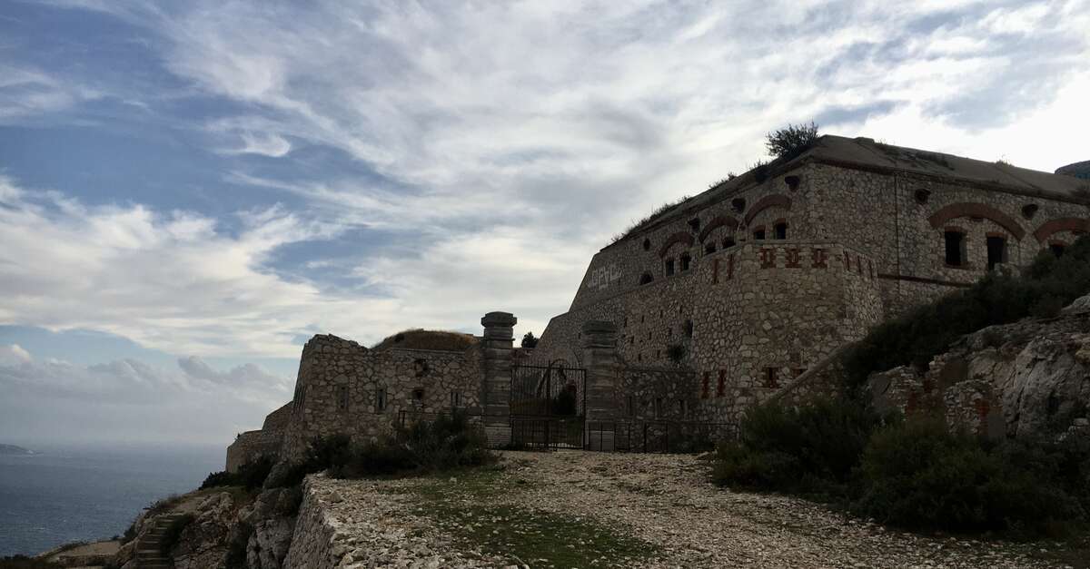 Randonnée à la découverte de Niolon : son fort et sa calanque (Le Rove ...