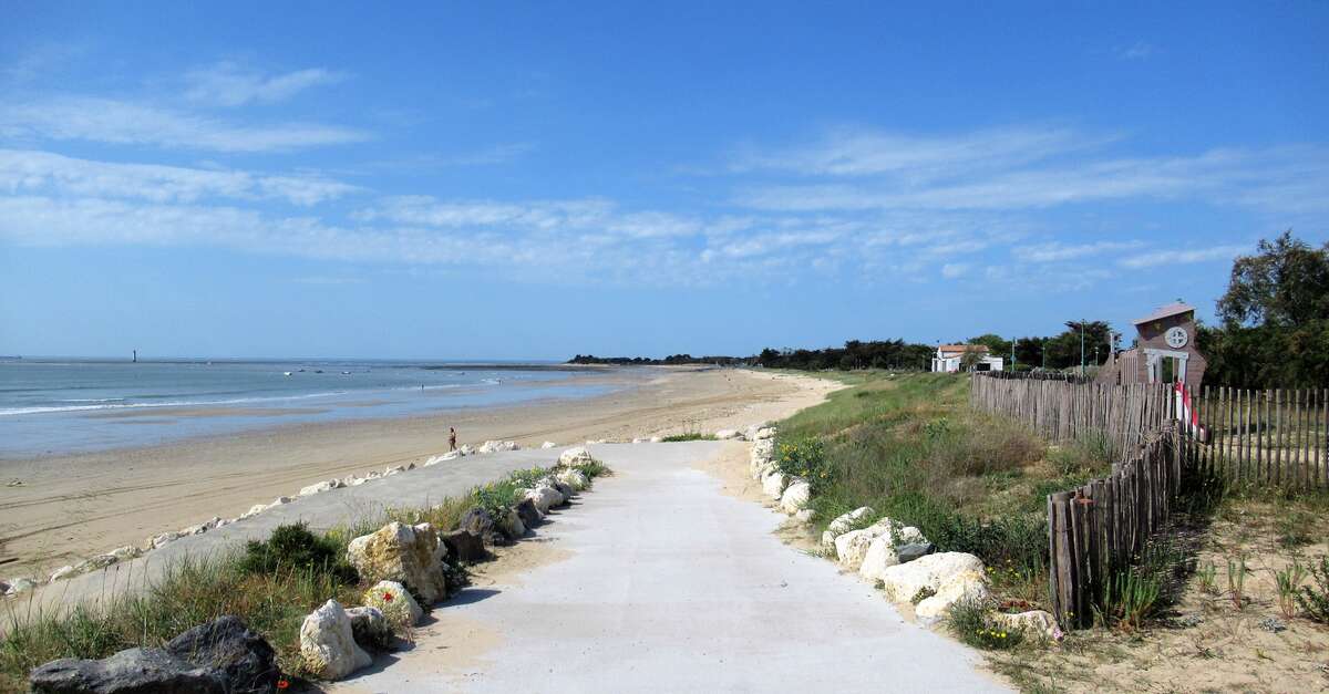 Supervised beach at Rivedoux-plage (Rivedoux-Plage) | Destination Île de Ré