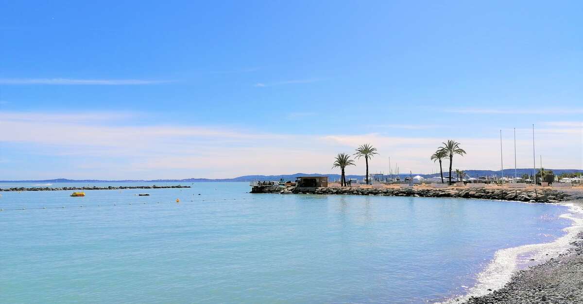 Plage des Flots Bleus (Saint-Laurent-du-Var) | Destination Côte d’Azur ...