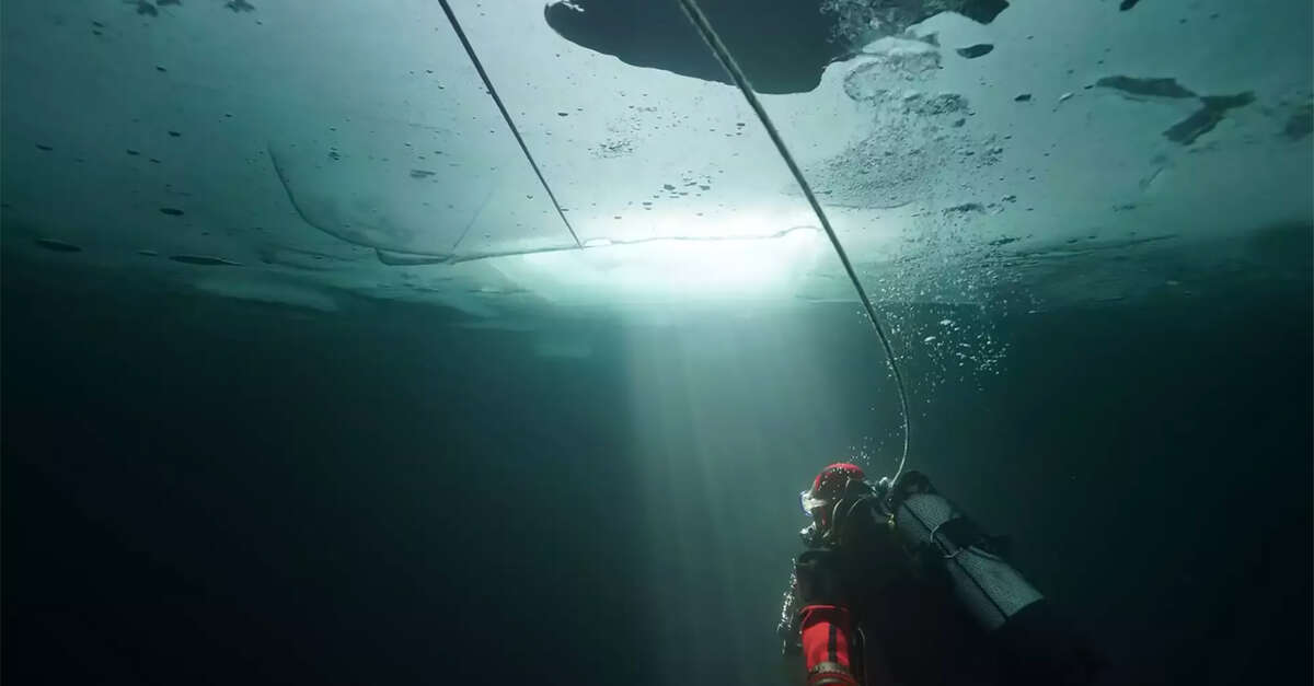 Under-ice diving at Montriond Lake (Montriond) | Portes du Soleil