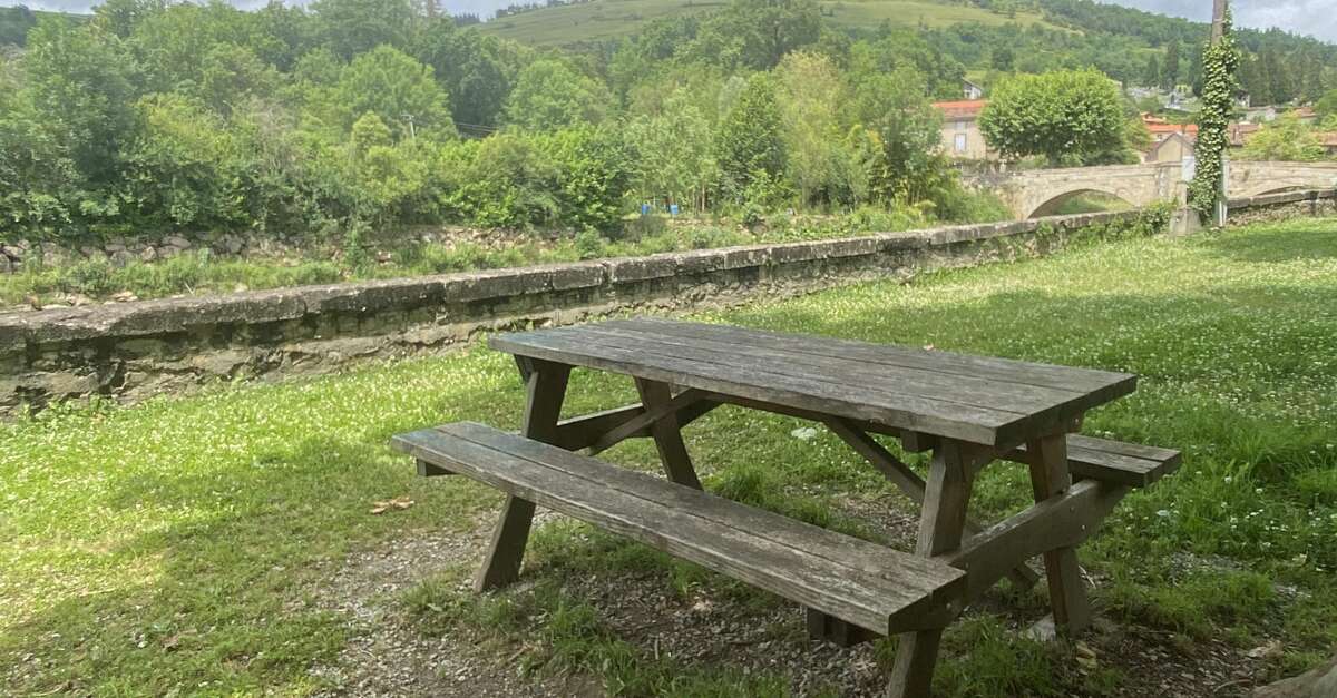 Tables de pique-nique (Place du Fond de la Ville) (Le Mas-d’Azil ...