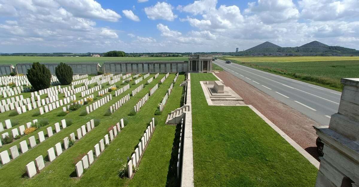 Cimetière du Dud Corner et mémorial britannique de Loos (Loos-en ...