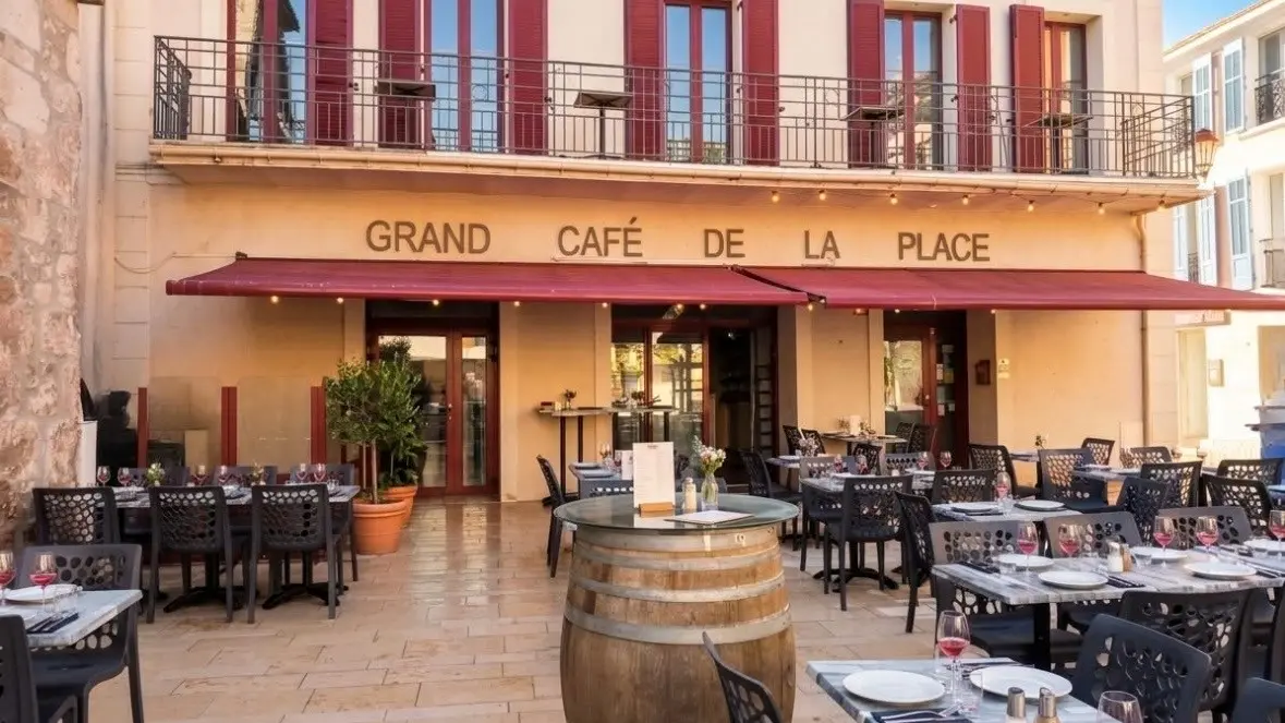 Le Grand Café de la place (Puget-sur-Argens) | Provence-Alpes-Côte d ...