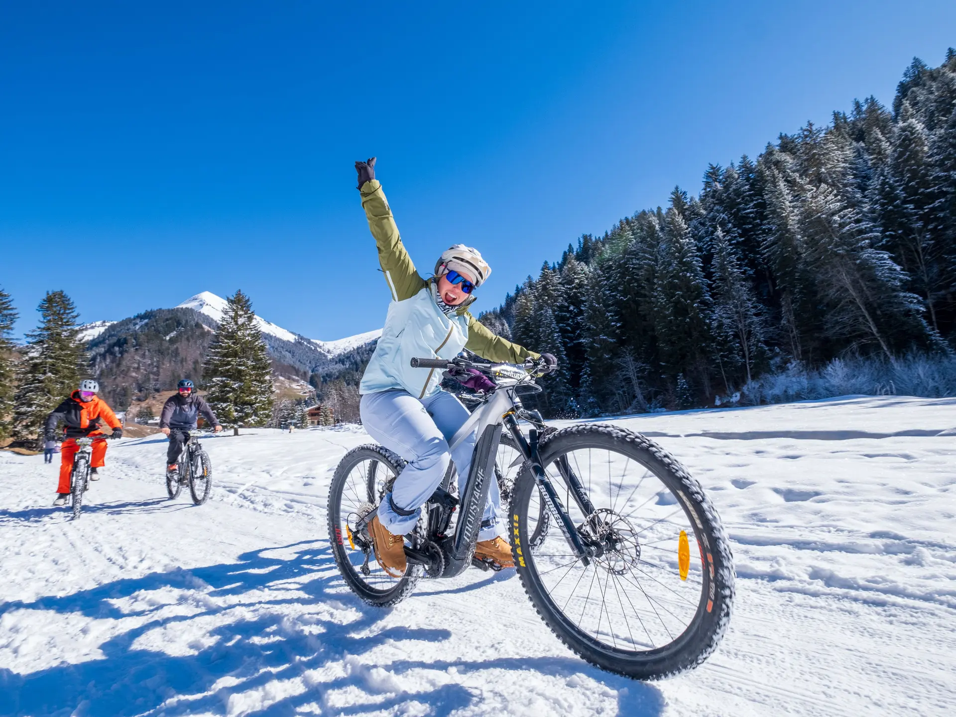 Electric mountain biking on snow (La Clusaz) | Haute-Savoie Mont-Blanc