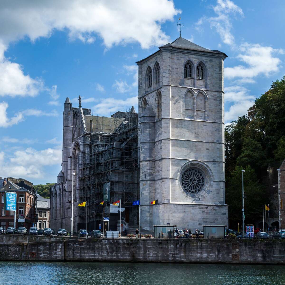 Meuse Valley, vineyards and feet in the water | Terres-de-Meuse Tourist ...