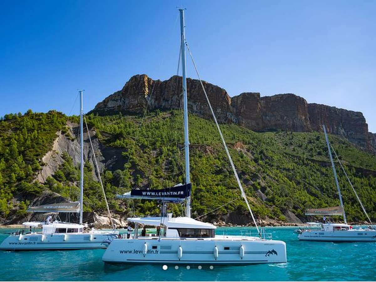 Les calanques de Marseille en bateau | Site officiel de l’Office de ...