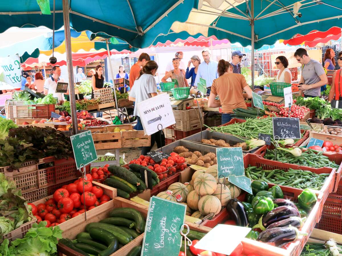 Explorer le marché de Lannion | Office de Tourisme de la Côte de Granit ...