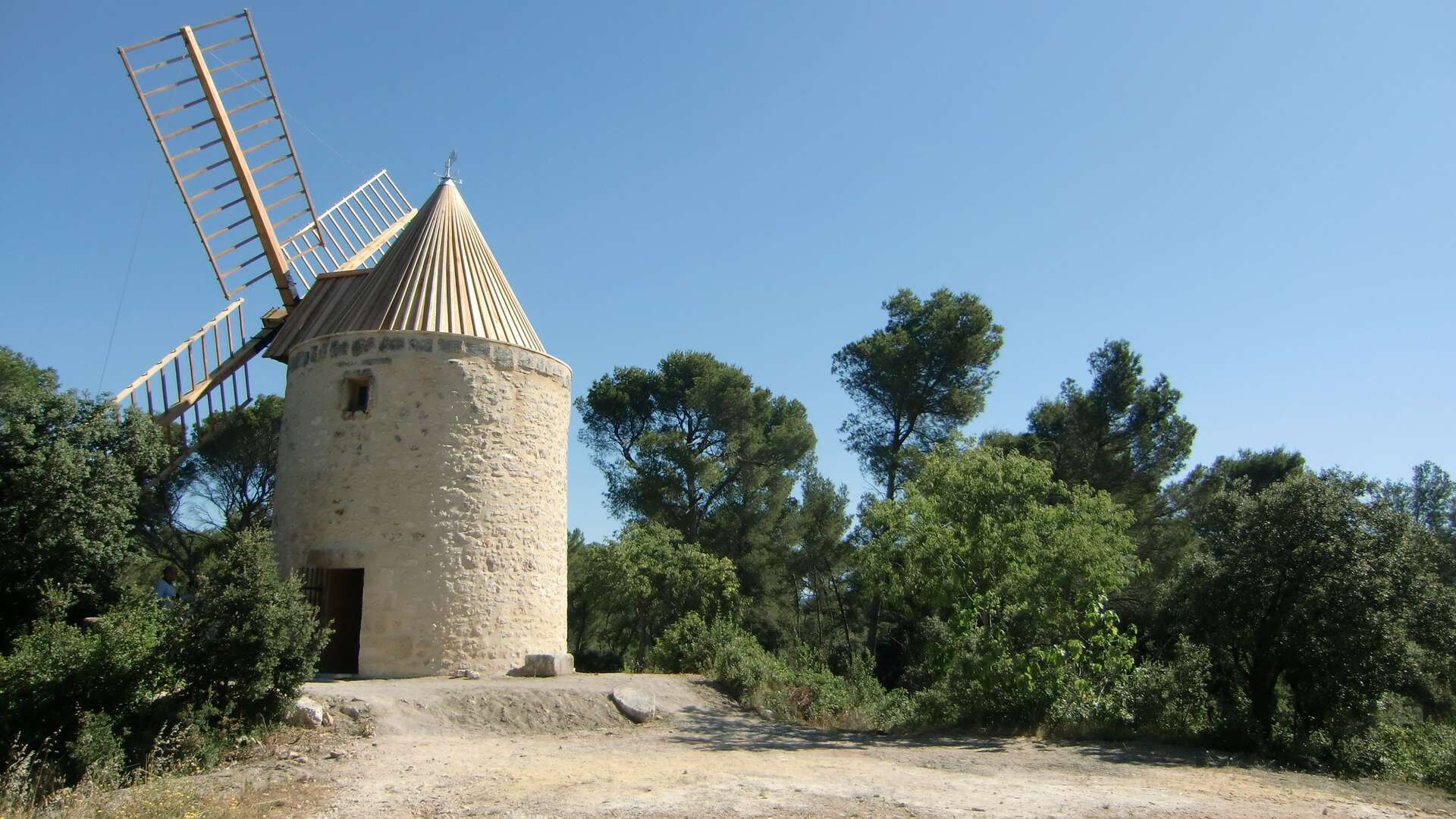 Le Moulin d’Alphonse Daudet (Fontvieille) | Provence-Alpes-Côte d'Azur ...