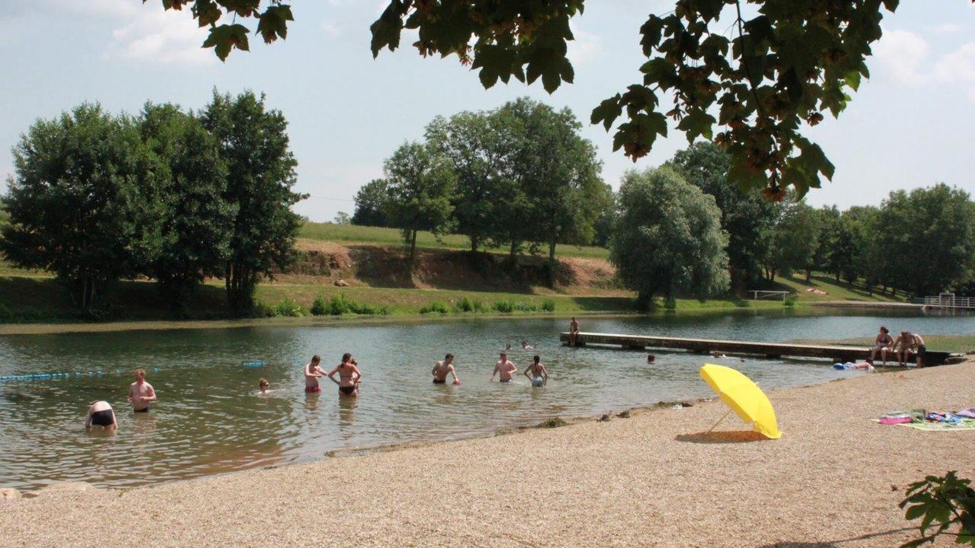 Plan d’eau de Nolay (Nolay) | Beaune et le Pays Beaunois Tourisme ...