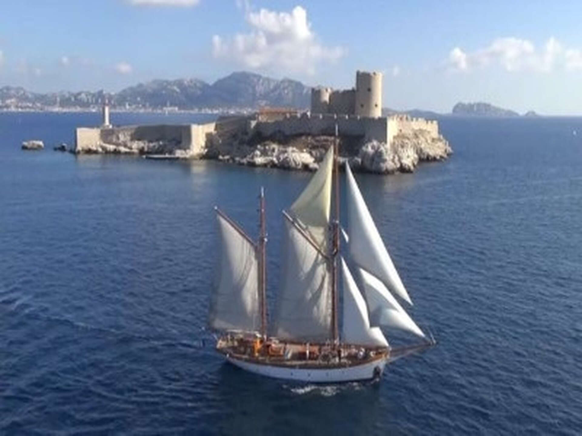 Les calanques de Marseille en bateau | Site officiel de l’Office de ...