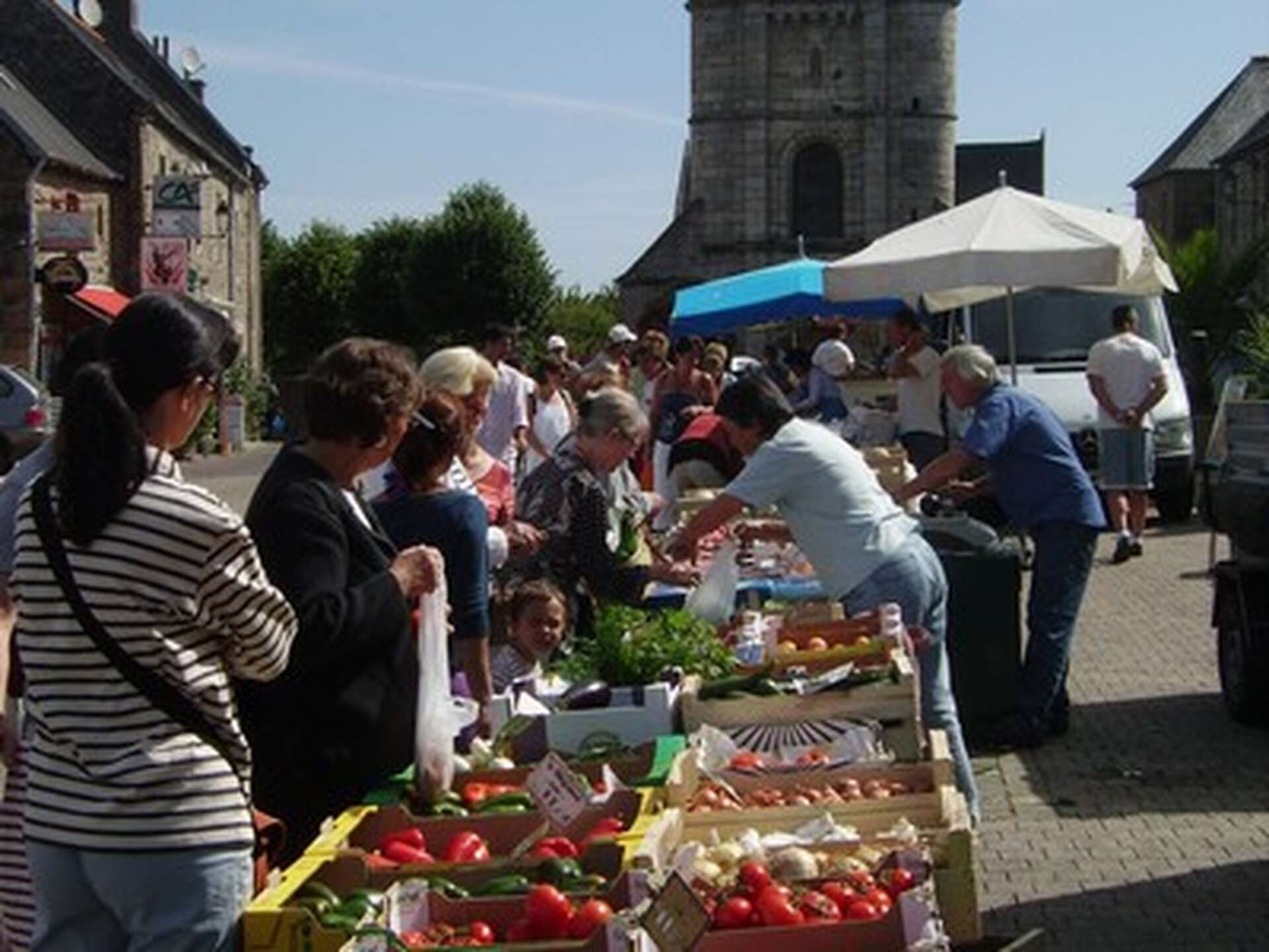 Explorer le marché de Lannion | Office de Tourisme de la Côte de Granit ...