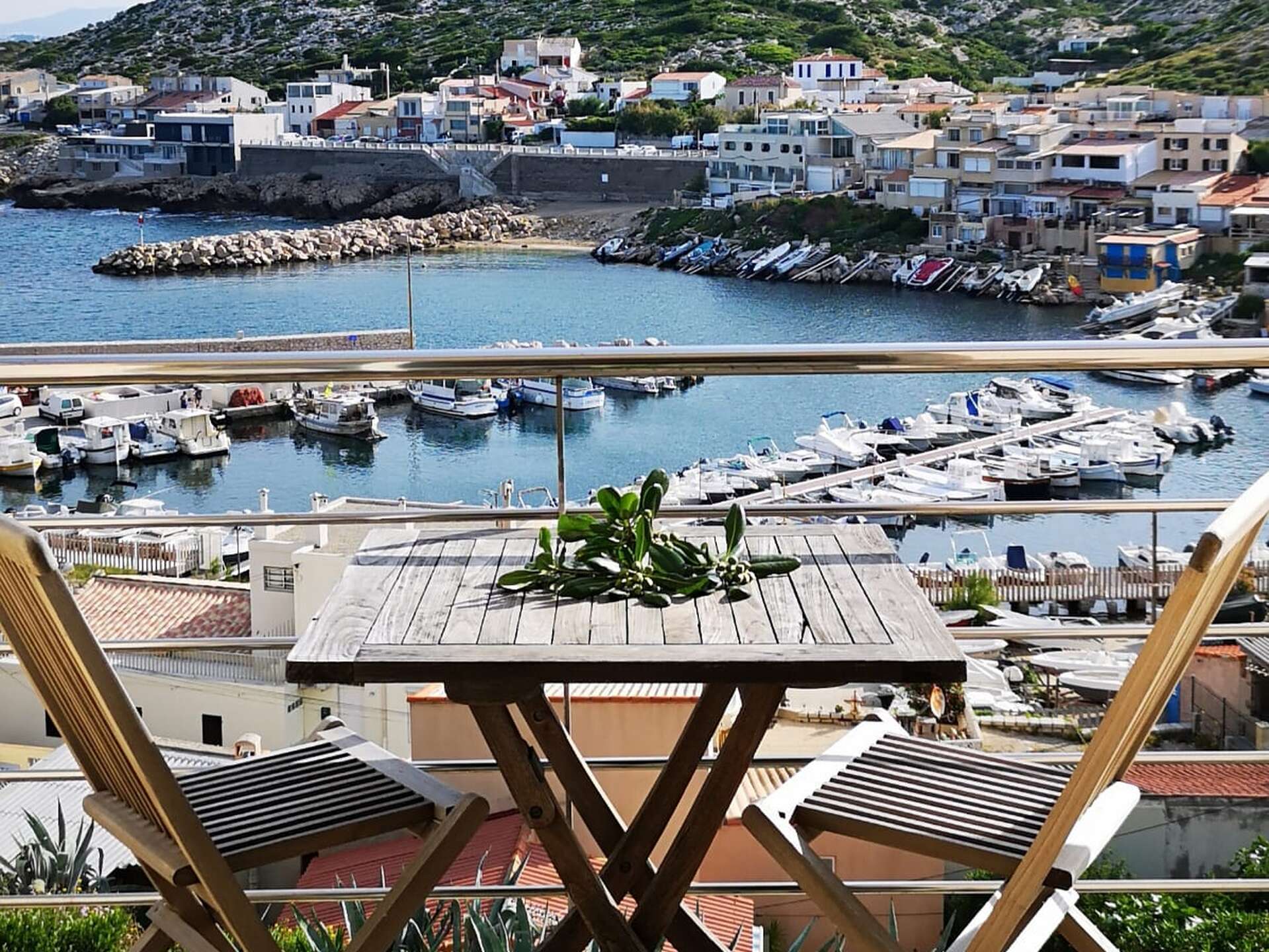 Les plus beaux hébergements dans les Calanques | Office de Tourisme de ...