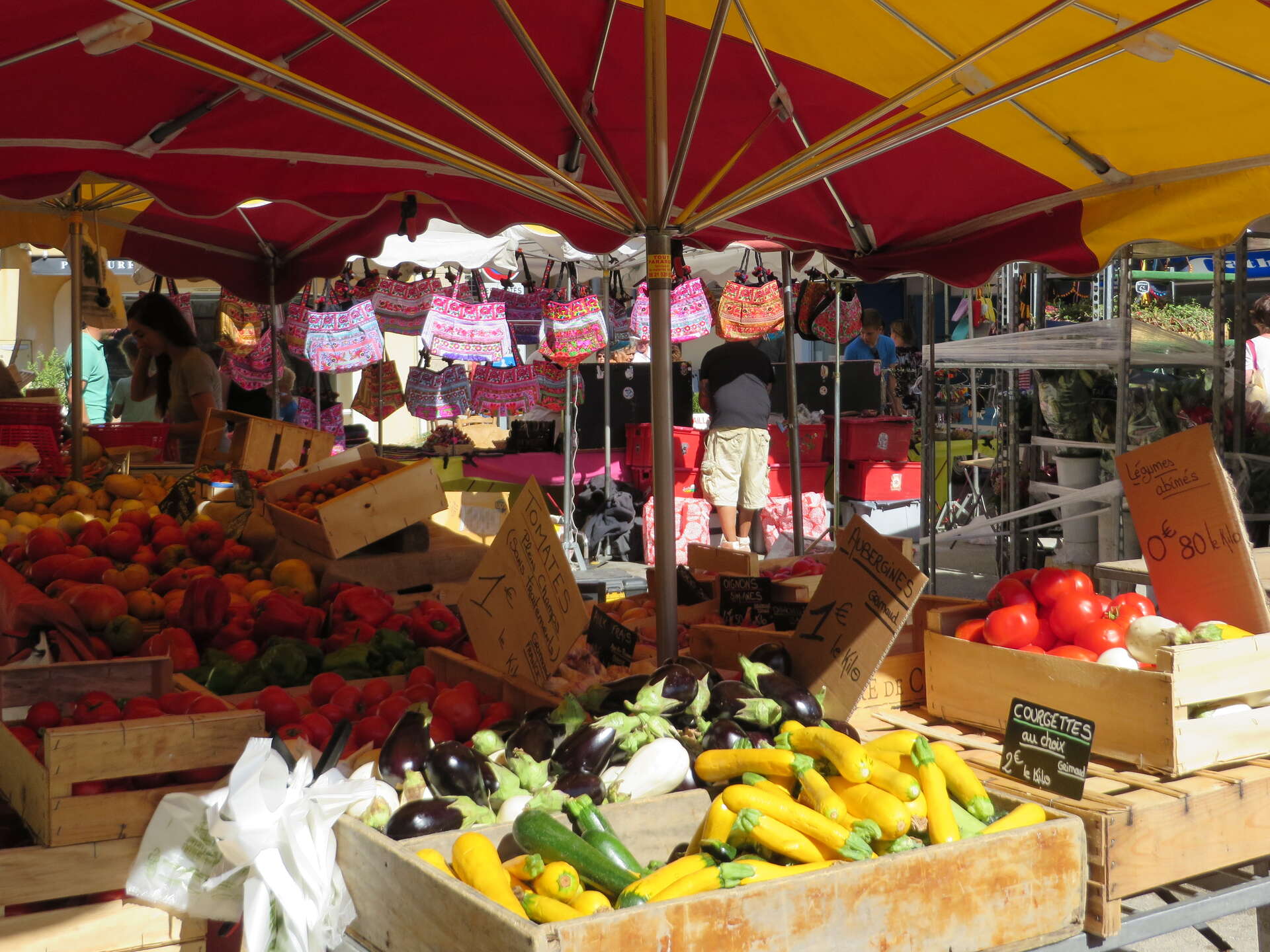 Marché provençal | Grimaud Tourisme – Le charme de la Provence et de la ...