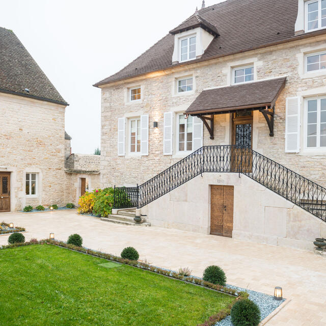 Maison Deveney Mars (Puligny-Montrachet) | Beaune et le Pays Beaunois ...