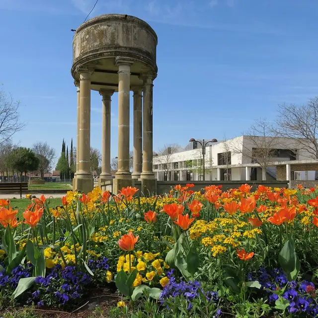 Le parc et la salle du Château d’Eau (Monteux) | Provence-Alpes-Côte d ...