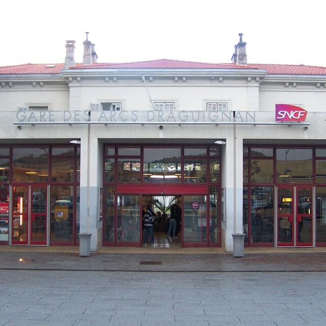Gare SNCF Les Arcs / Draguignan (Les Arcs) | Provence-Alpes-Côte d'Azur ... Gare SNCF Les Arcs / Draguignan (Les Arcs) | Provence-Alpes-Côte d'Azur ...