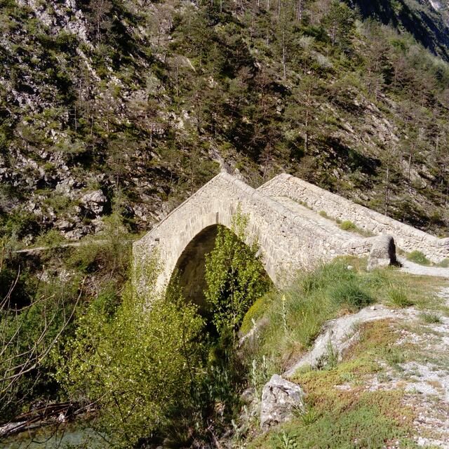 Pont de la reine Jeanne (Saint-Benoît) | Provence-Alpes-Côte d'Azur ...
